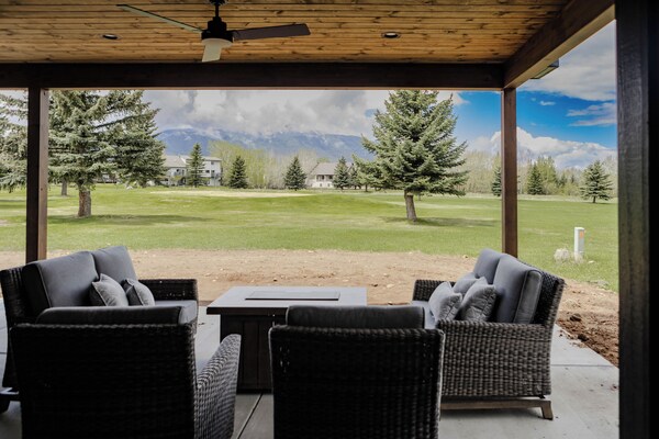 New Charming 3 Bedroom Cottage Nestled On The Scenic Red Lodge Golf Course - Red Lodge, MT