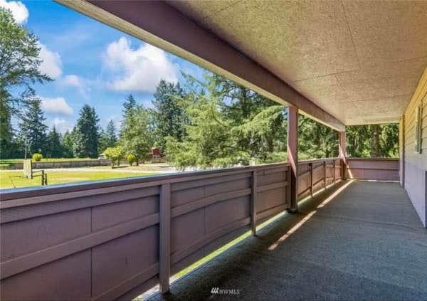 Spacious 4-bedroom House In Delightful Roy With Wifi - Ohop Lake, WA