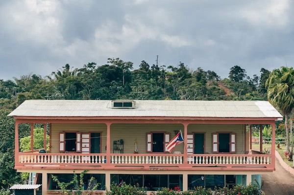 Antique Mountain Cabin - Caribbean