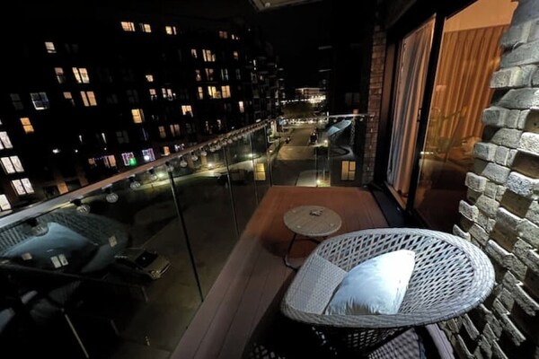 The Mirrored House (Whole Flat) - Dartford