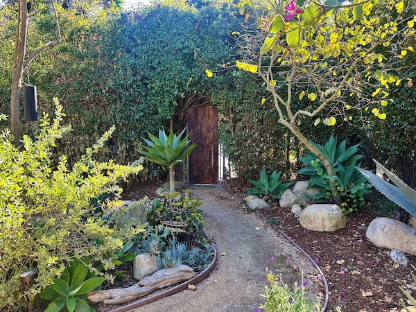 Sb Beachside Bungalow, Dog Friendly! - Santa Bárbara, CA