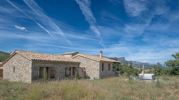 Maison De Vacances "Time-out" Avec Vue Sur Les Montagnes, Piscine Partagée Et Wi-fi - Serres