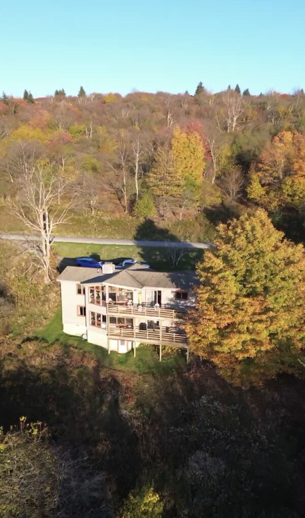 Stunning View On Top Of Timberline, Walks To Dollysod, Lake Access, Hot Tub Cozy - West Virginia