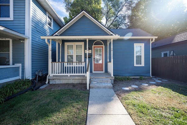 Core's Cottage: Charming "Cottage Core" Themed Home - Available This Weekend! - Indianapolis, IN