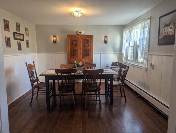 Gather With Loved Ones In This Early American Home - Bethel, CT