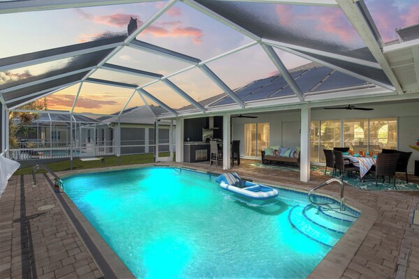 Gulf Access Waterfront Heated Pool Home,sleeps 10. - Fort Myers, FL