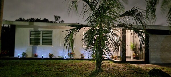 Welcome To Beautiful Modern House Close To Beach In Clearwater - Clearwater Beach, FL