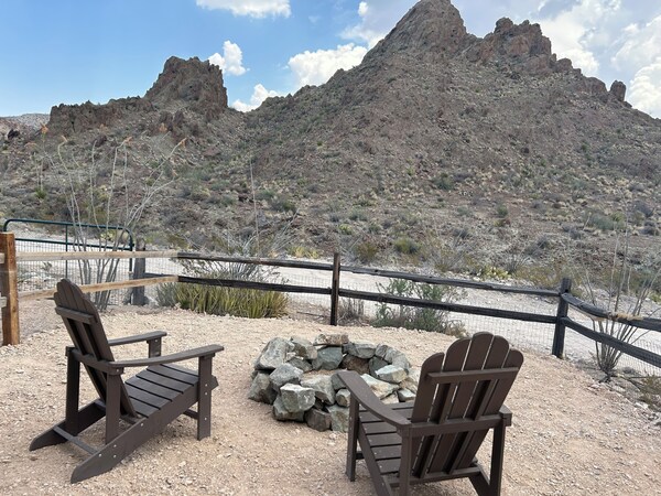 Ten Bits Ranch - Bath House Room #16 - Terlingua