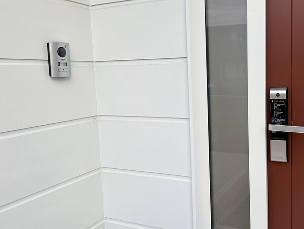 Stylish New Modern 3-br Home In Auckland  Your Perfect Escape Awaits! - Clevedon