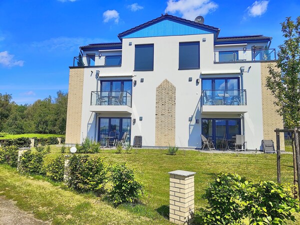 Skipper Apartment 622 - Wunderschöne Ferienwohnung Mit Terrasse Und Marinablick - Rechlin