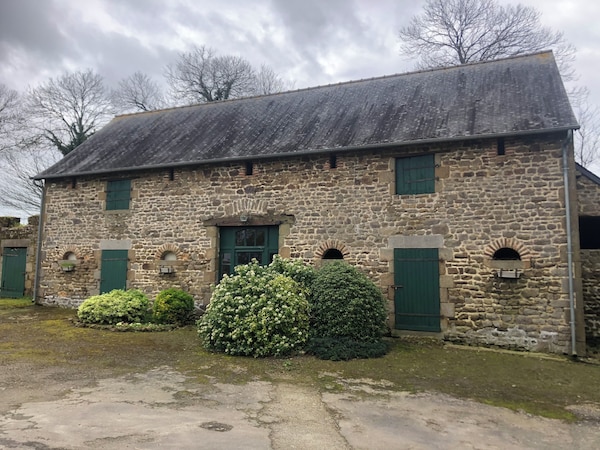 Maison De Caractère à La Ferme Du Tilleul, Près Du Château De Fougères. - Le Jardin de la Pellerine