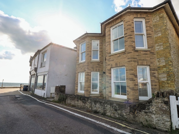 Coronation House, Pet Friendly, Luxury Holiday Cottage In Seaview - Isle of Wight