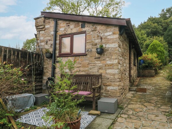 The Bothy, Pet Friendly, With Open Fire In Horwich - Bolton, UK