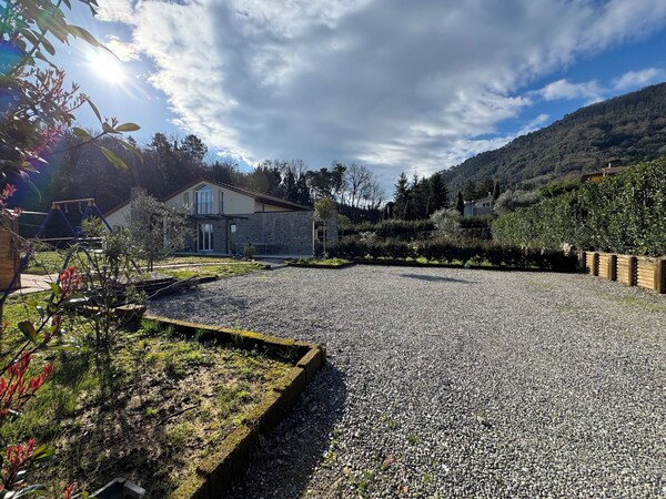 Immersed In The Green Of The Hills Of Lucca, Just 5 Minutes From The City Walls - Lucca