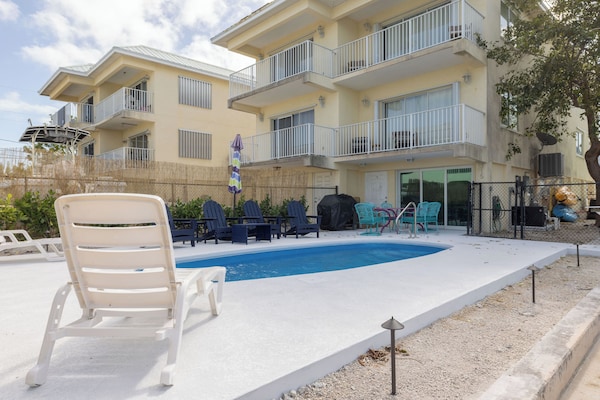 The Salty Seahorse- Pristine Private Pool, Game Room & Cabana Club Access - Florida Keys