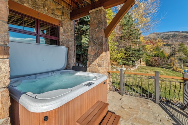 Owl Lodge: A Luxurious 5-bedroom Alpine Retreat, Just Steps From Steamboat Resor - Steamboat Springs, CO