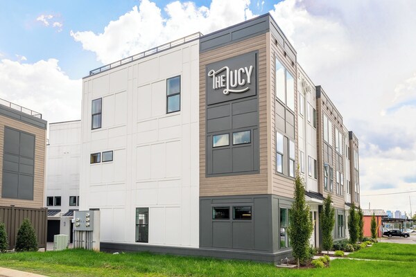 Henley At The Lucy - Hot Tub + Skyline Views - Nashville, TN
