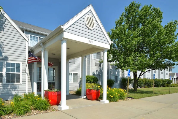 2 Convenient Rooms On East 1st Street And Us Highway 71 | Free Breakfast - Maryville