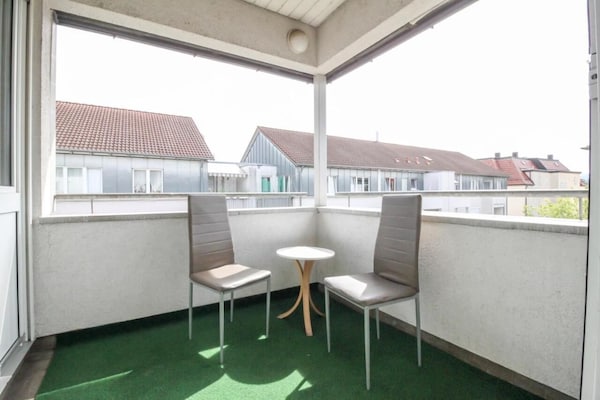 Njoy! Sunny & Spacious - Balcony - Wifi - Parking - Göppingen