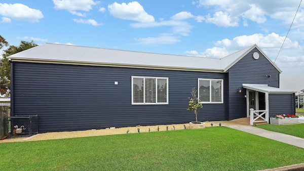 The Old Guide Hall - Historic Charm, Modern Comfort - Warrnambool