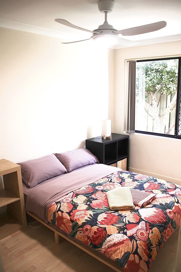 Bedroom 2:free Wifi, Double Size Bed, Ceiling Fan - Greenmount