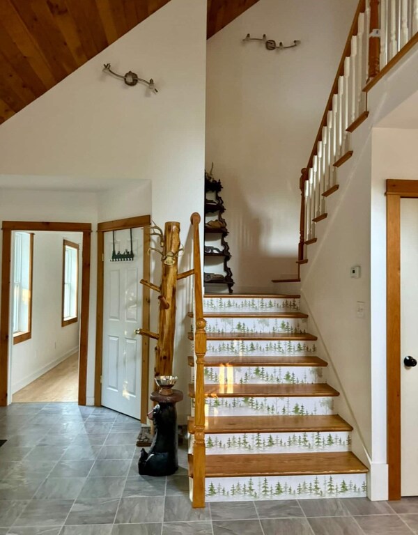 Pet-friendly Lakeside Escape: Private Indoor Pool, Fenced Yard, And Pet Friendly! - Sanford, ME