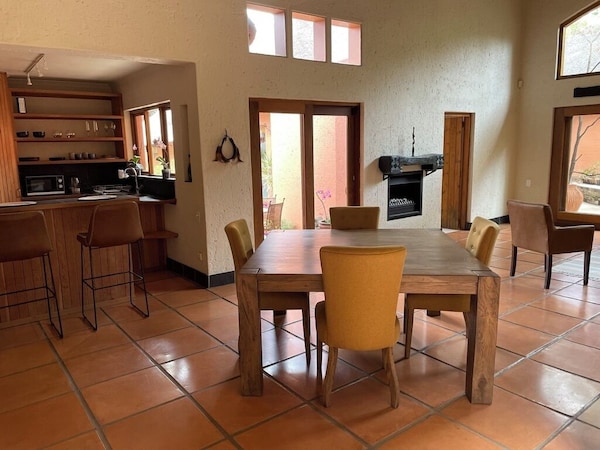 "Bees & Birds" Cottage 2 Personnes, Spacieux, Ouvert, Lumineux, Cadre Verdoyant - Sandton