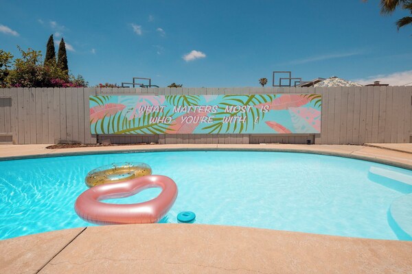 Girls  & Family Trip+pool+beauty Bar, San Diego - Azalea - Hollywood Park - San Diego