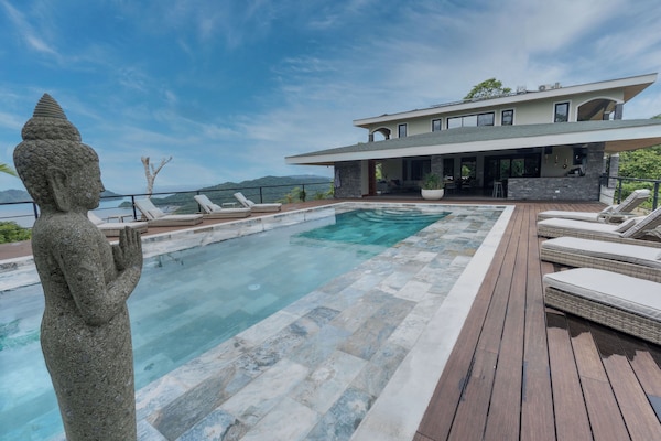 Spacious 4-bedroom Villa With Unique View To Both Ocean Sites, Fitness Room,wifi - Paquera