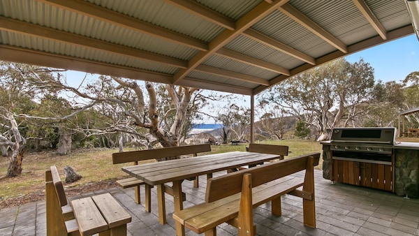 Silvertop Chalet Is Ideal For Large Families And Groups Of Friends - Kosciuszko National Park