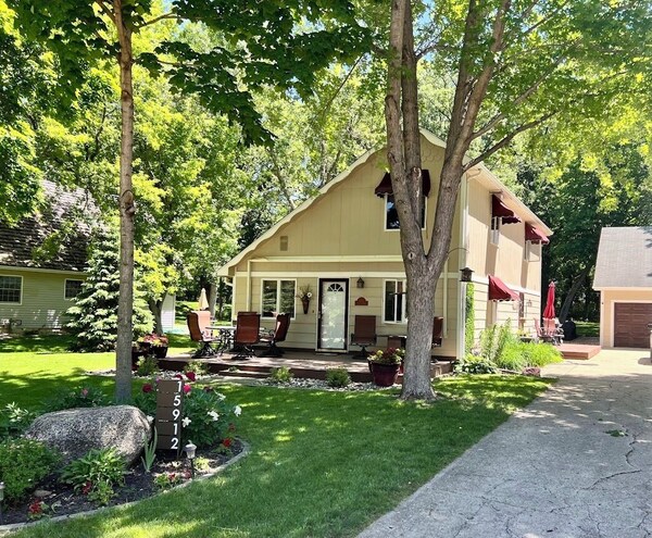 Charming Lakes Cottage In The Woods! - Okoboji, IA