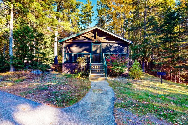 Relax In A Two-bedroom Cabin With Fireplace, Ac & Access To Outdoor Adventures - Belfast, ME