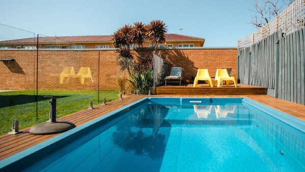 Blue Pearl Retreat | Sunset Views Opp Beach With Pool And Spa - Mornington