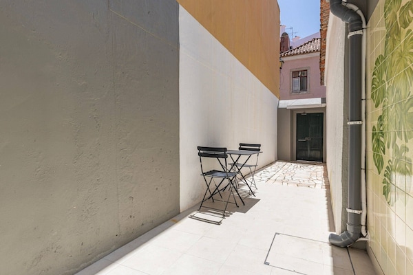 Apartment T1 75m2, 1 Bedroom And Patio Paço Arco - Oeiras