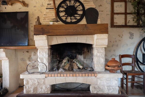 Maison De Vacances 'Le Moulin' Avec Piscine Privée, Terrasse Privée Et Wi-fi - Charente