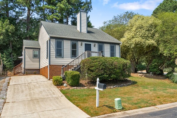 Hilltop Cottage -  Midtown Raleigh - Pet Friendly - Cary, NC