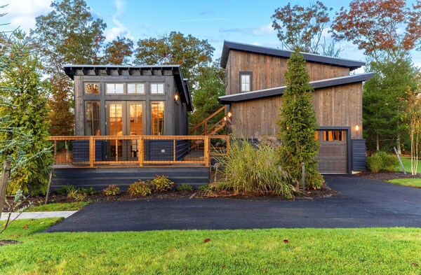 70+ Amenities | Cabin W/ 2-story Windows + Studio - Charlestown, RI