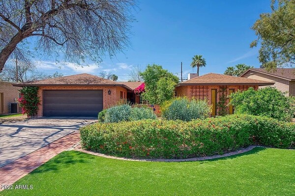 Luxury! Sleeps 10 Arcadia Biltmore 3 Bedroom Home W/ Large Pool & Hot Tub - Phoenix, AZ