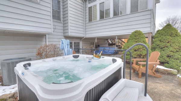 Spacious 5-bedroom House, Hot Tub, Firepit, Game Rooms, Theater Room And More! - Mount Zion, IL