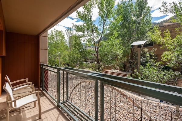North Of Nell Unit 2d | Prime Location, Steps From Aspen Mountain, 2bd/2bth In Aspen - Aspen, CO