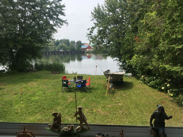 Cozy 1 1/2 Bedwaterfront Townhome In Charming Newport With Wifi , Fire Pit - Derby, VT
