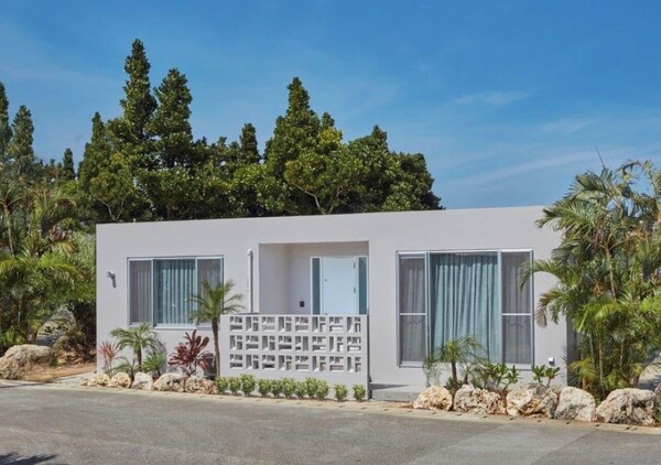 A Luxurious Inn With A Coralcolored Interioremer / Miyakojima Okinawa - Miyako-jima