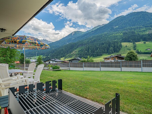 Quaint House With Huge Garden In Neukirchen - Krimml