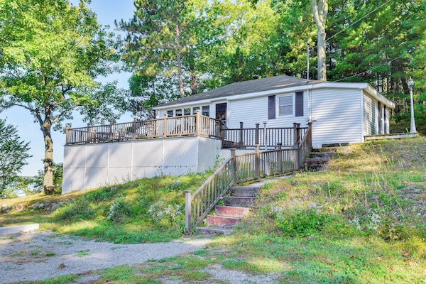 St Lawrence River Cottage W/ Panoramic Views! - Gananoque
