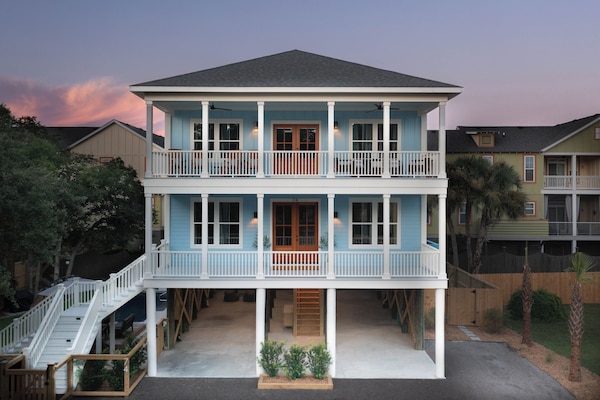 Windward House By Avantstay | Walk To Beach + Restaurants | Saltwater Pool - Folly Beach, SC