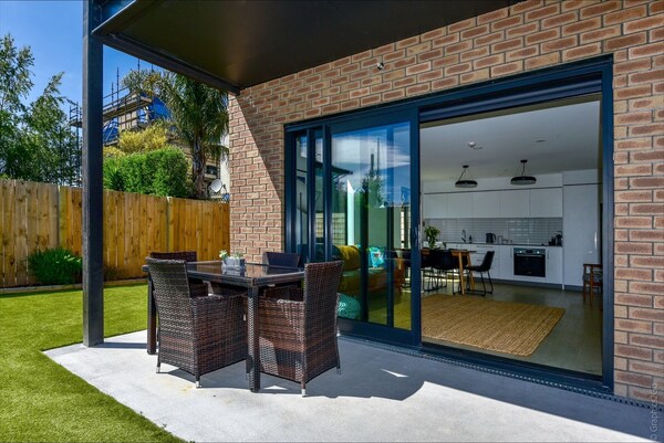 Brand New, Stylish Central City, Secure Parking - Lyttelton