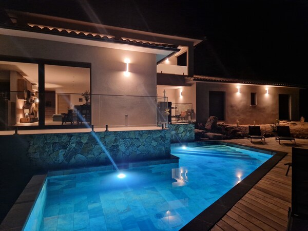 Magnificent Villa For 8 People In Sotta With Lovely Mountain View And Swimming Pool - Figari