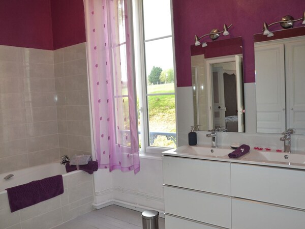 "Rose" Room In Mansion With Parking And Vehicle Charging - Le Blanc - Le Blanc