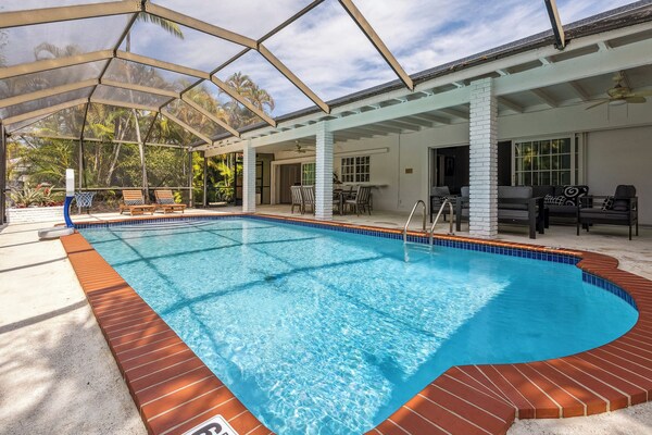 Tranquil Heirloom Hideaway, Pool In South Miami - Cutler Bay, FL