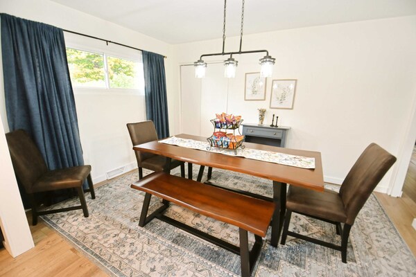 Modern 5 Bedroom Home Sleeps Up To 12, 15 Min Walk To Nd (2329) - Indiana